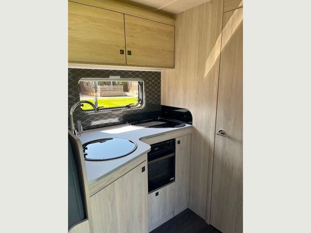 F-60 (Auto) SY23 UDL :: North 500 Motorhomes