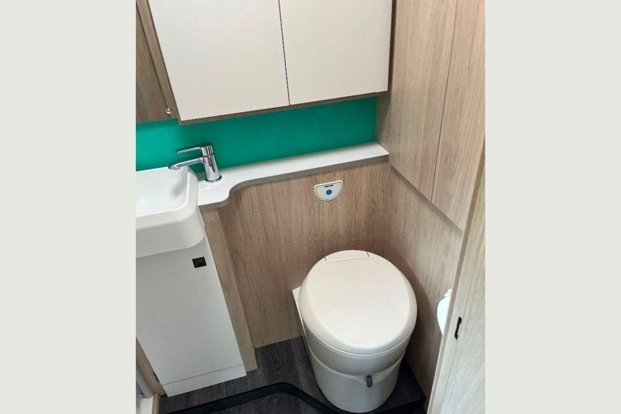 F-60 (Auto) SY23 UDL :: North 500 Motorhomes